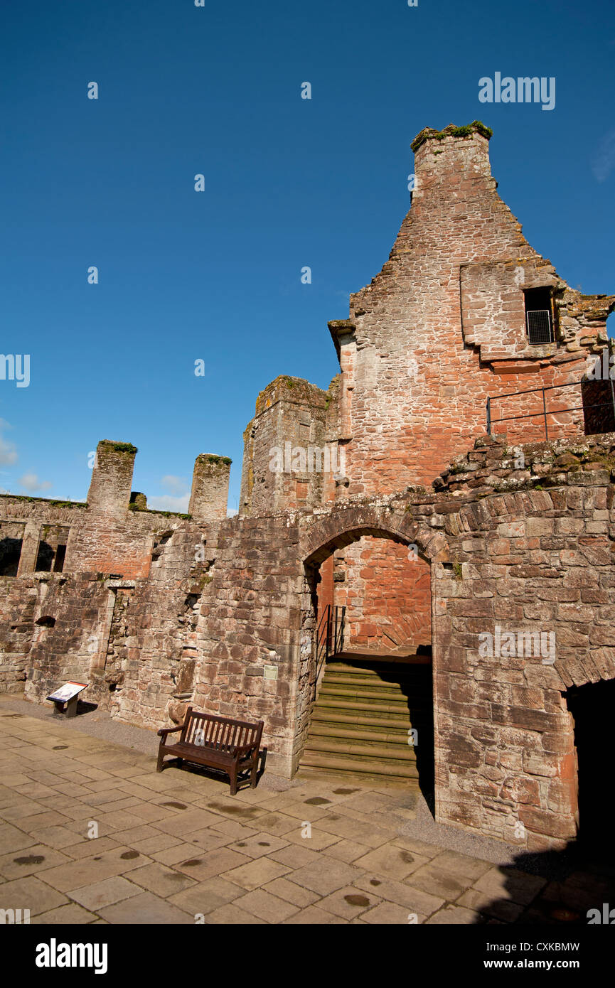 13th century triangular scottish castle hi-res stock photography and ...