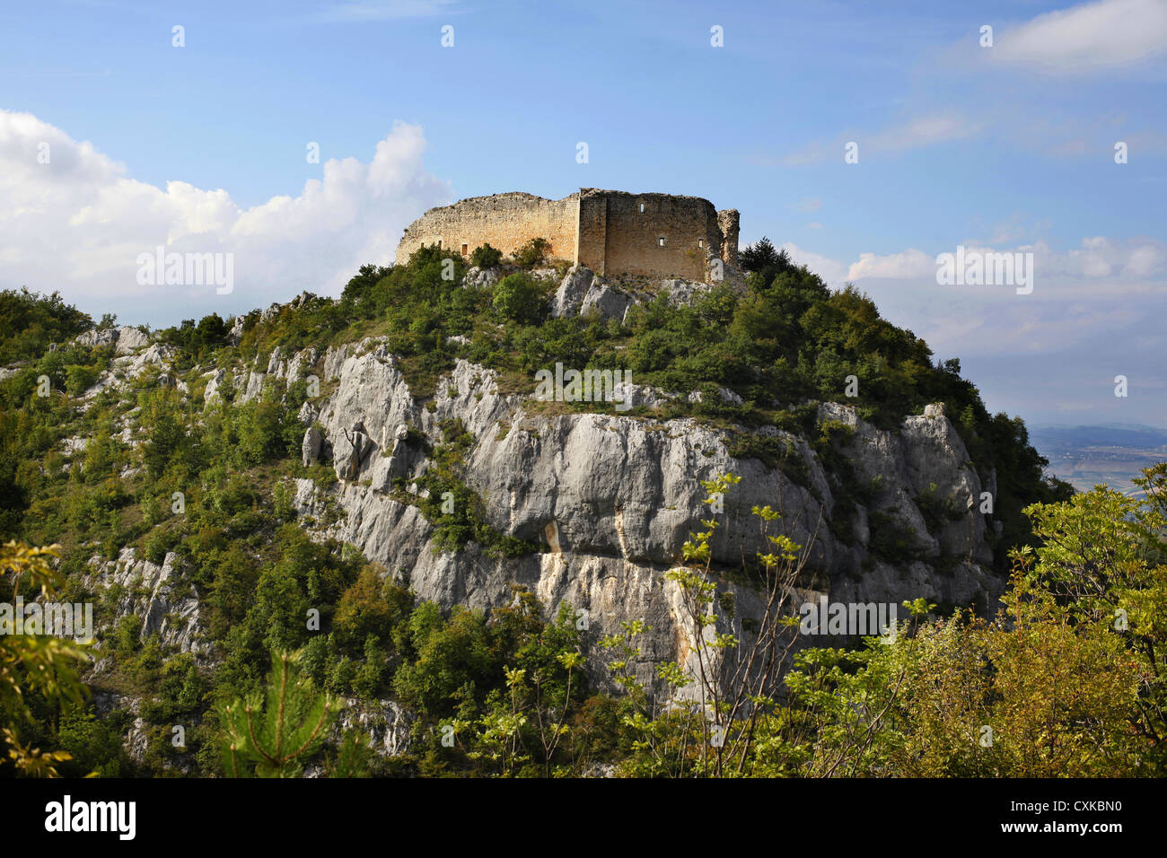 The castle at Serramonacesca inAbruzzo, Italy Stock Photo - Alamy