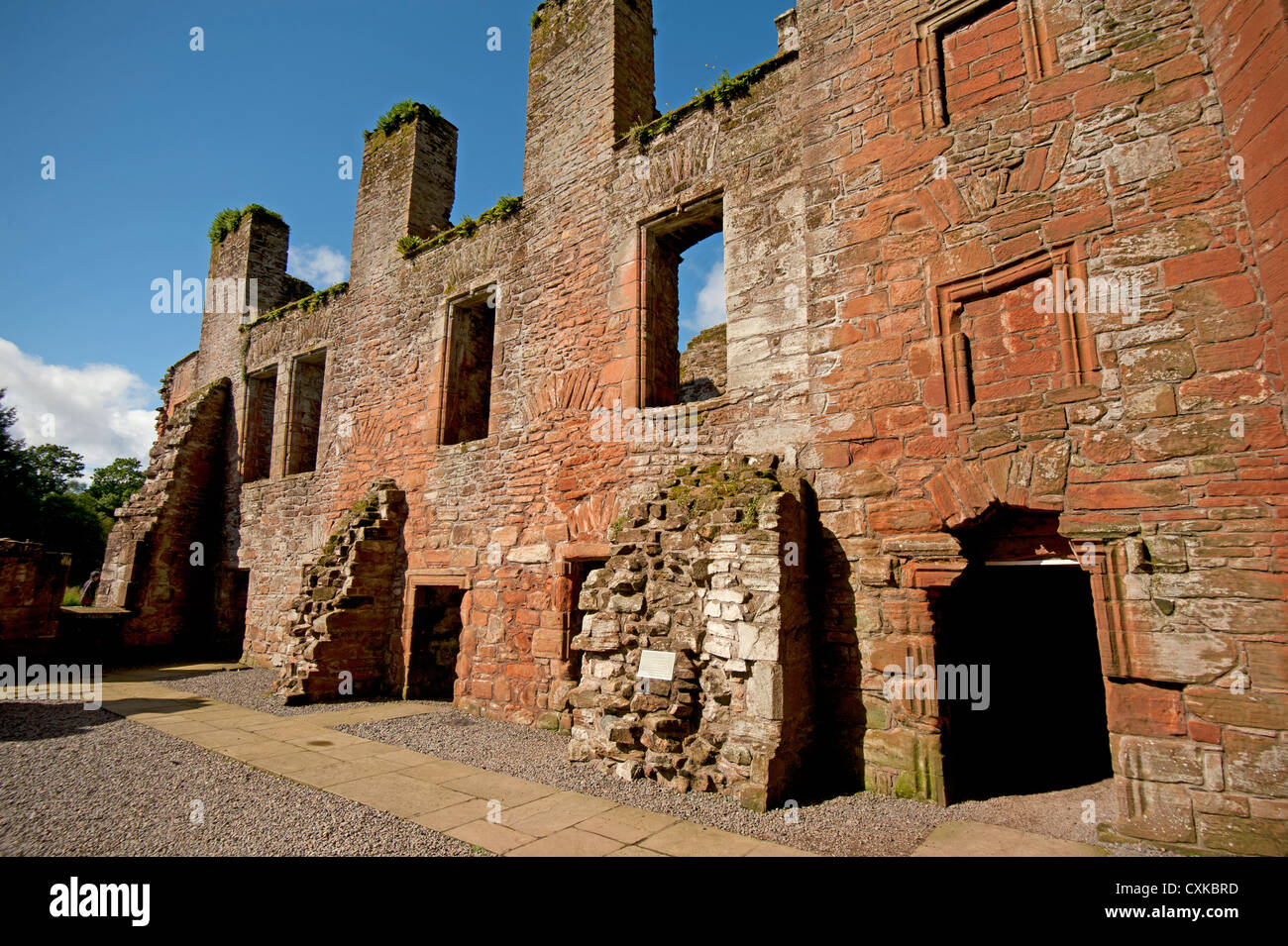 Caerlaverock Castle's Inner Court, 13th century moated castle Dumfries ...