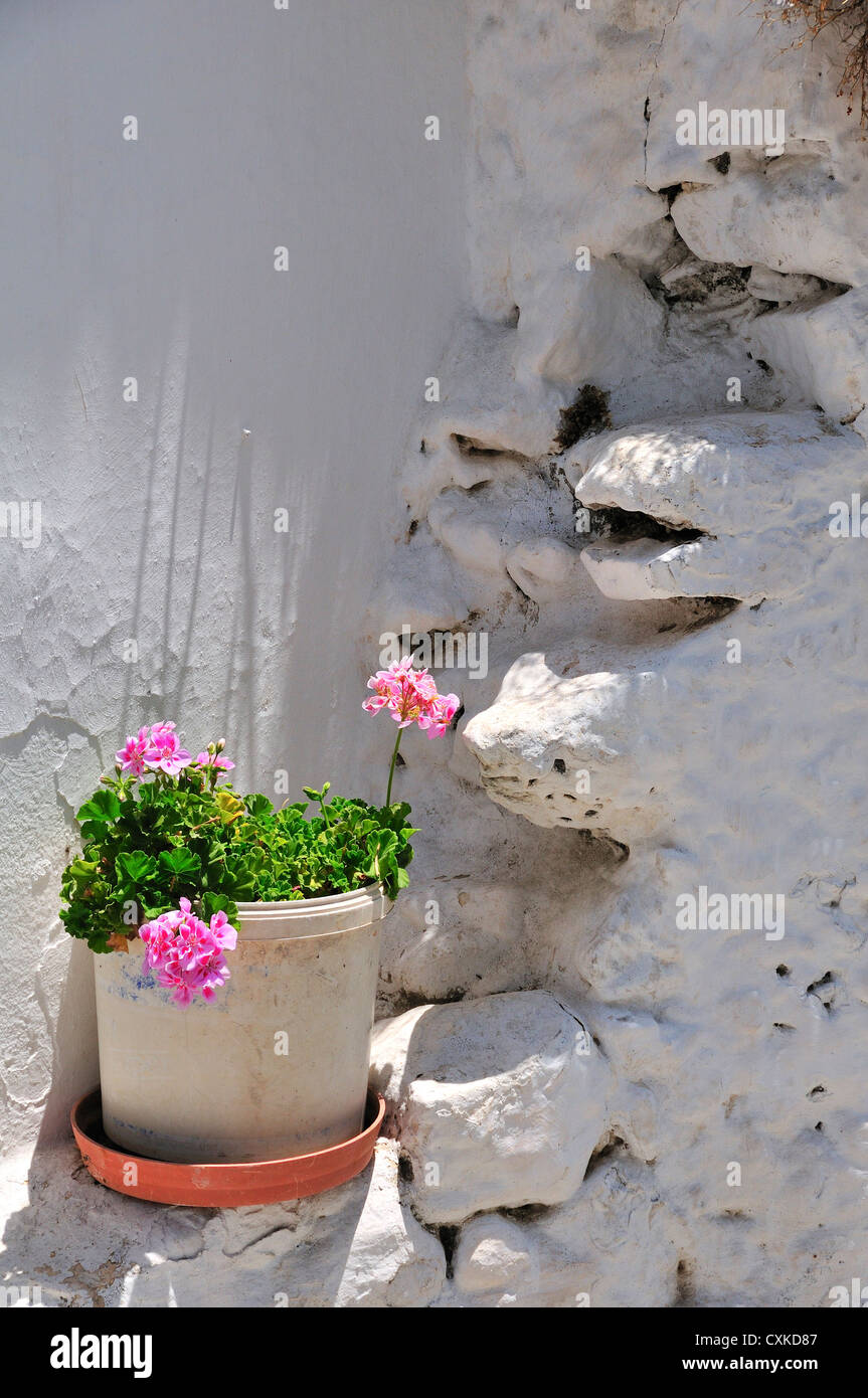 Greek whitewashed outdoor steps hi-res stock photography and images - Alamy