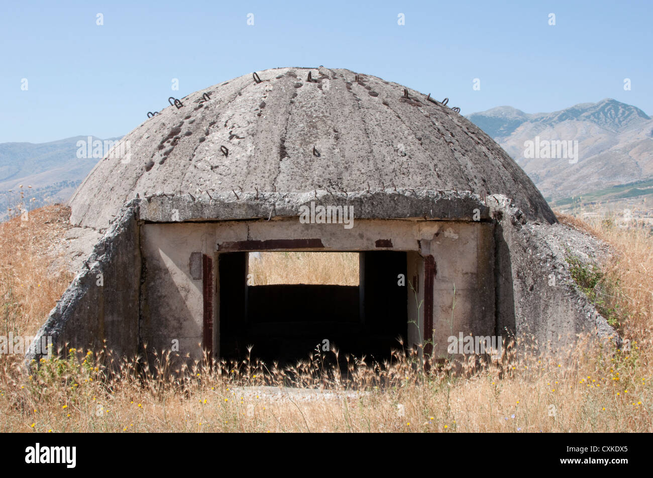 Dome bunker hi-res stock photography and images - Alamy