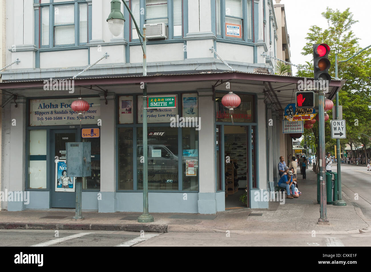 Honolulu street hi-res stock photography and images - Alamy