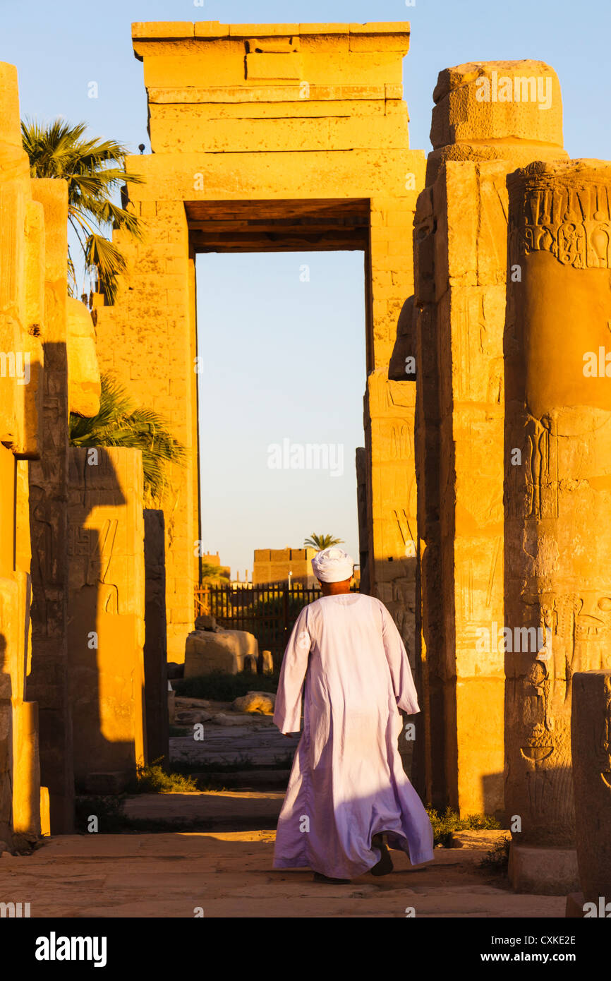 Galabiya hi-res stock photography and images - Alamy