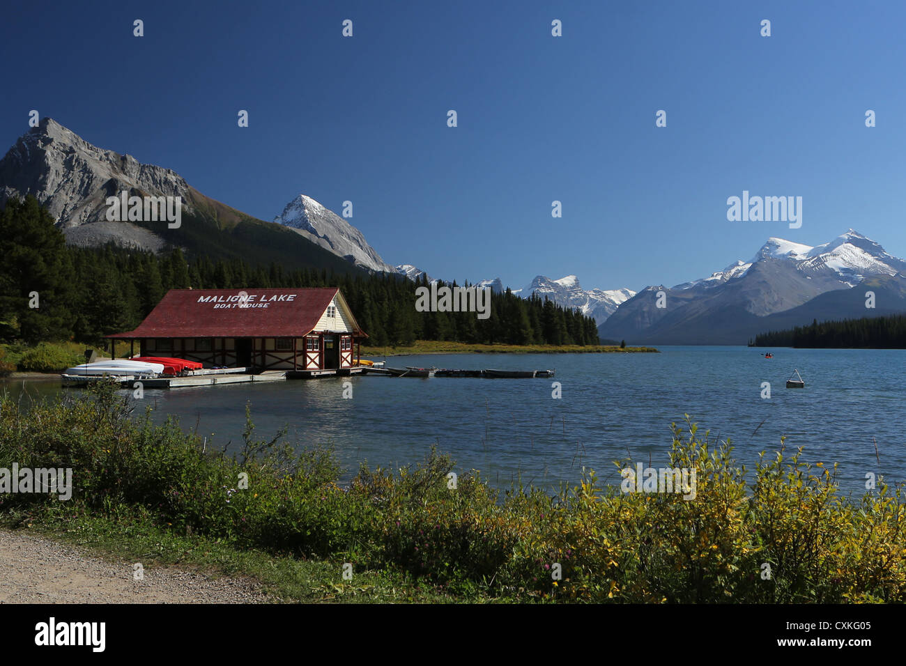 Maligne lake canoe hi-res stock photography and images - Alamy