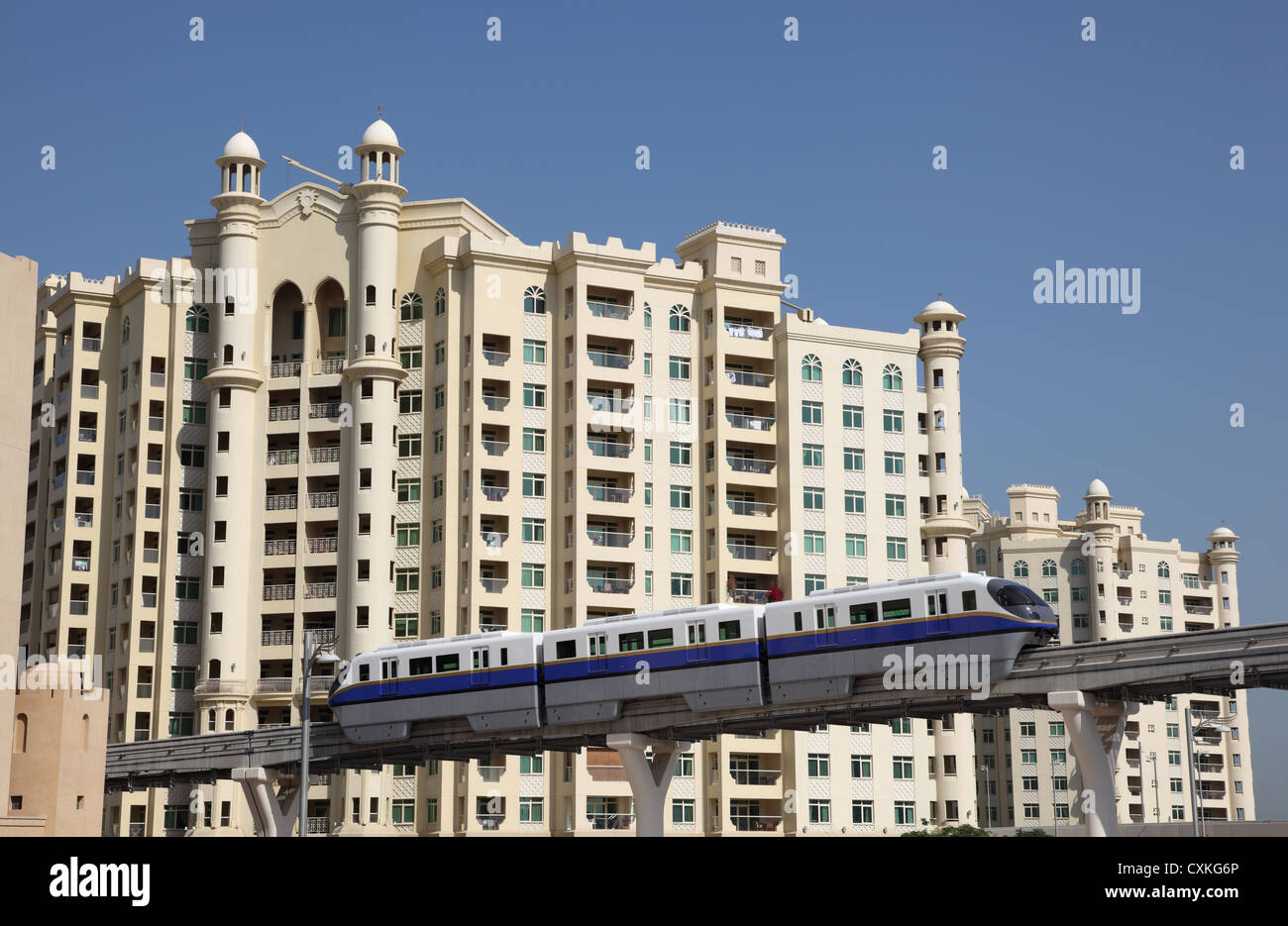 Dubai palm jumeirah monorail train hi-res stock photography and images ...