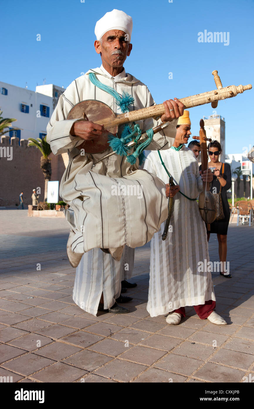 Traditional arab dancers hi-res stock photography and images - Alamy
