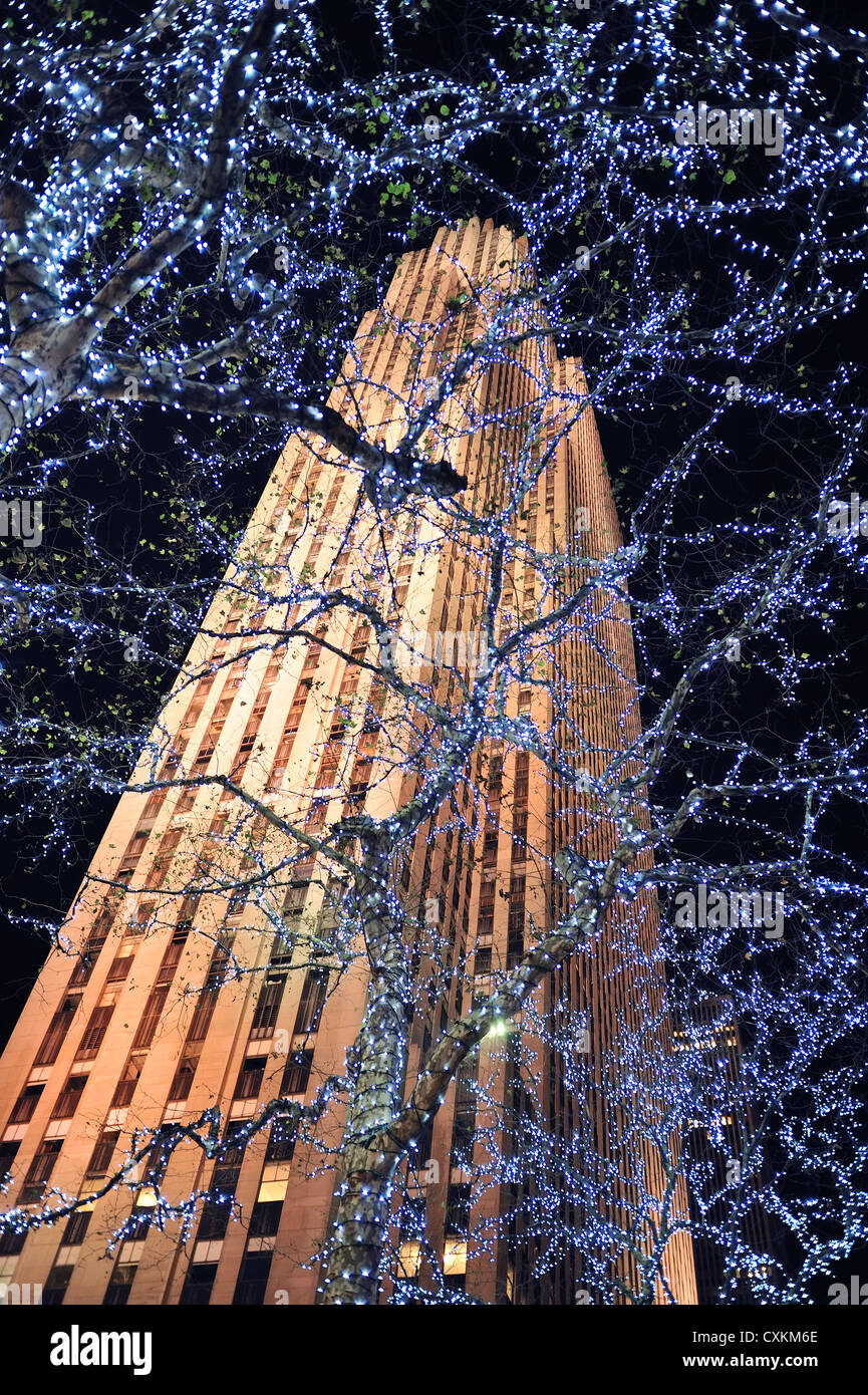 Rockefeller center at night hi-res stock photography and images - Alamy
