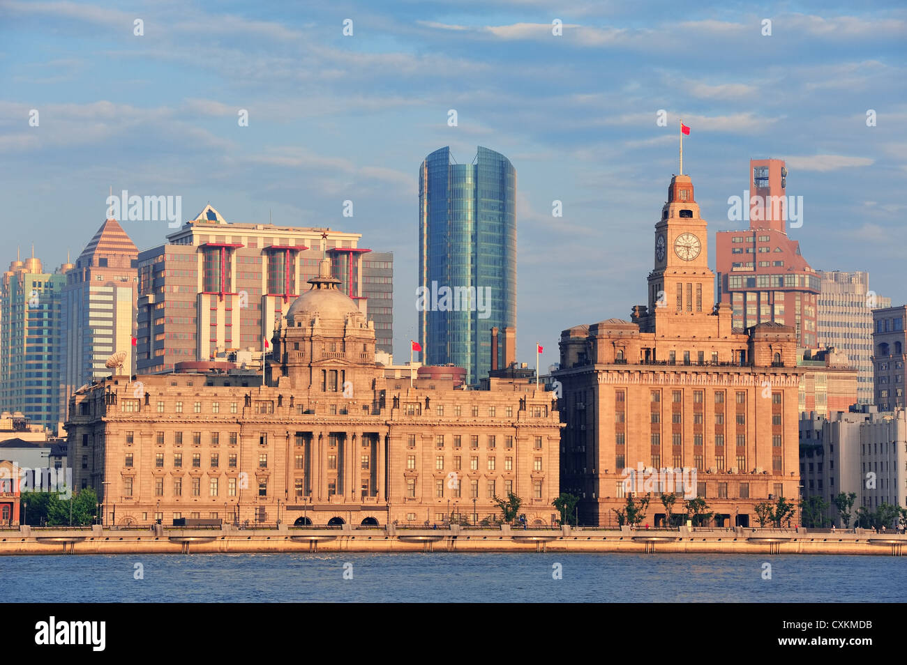 Shanghai cityscape historic buildings hi-res stock photography and ...