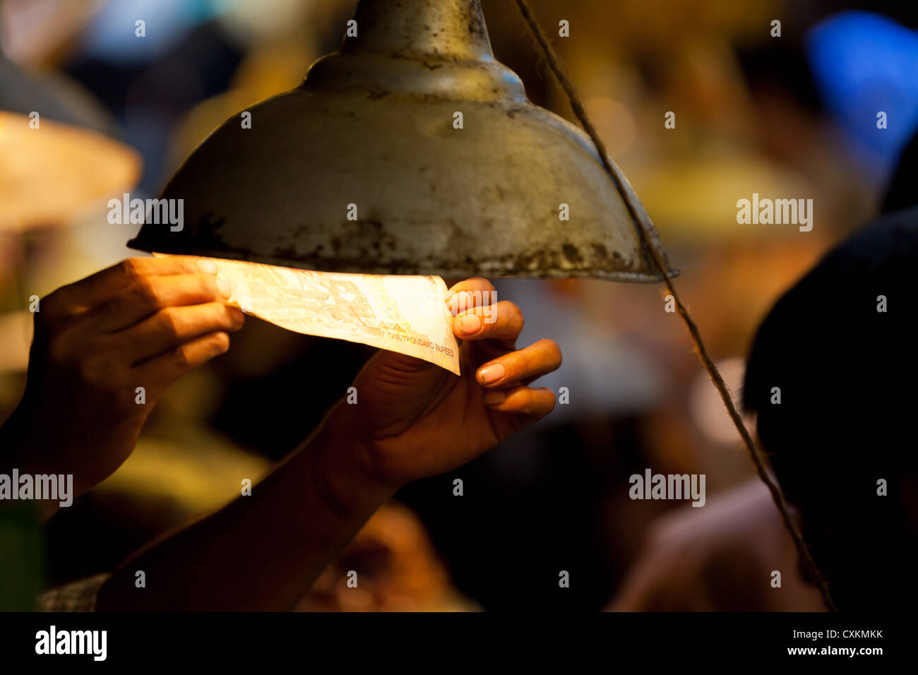 Banknote check hi-res stock photography and images - Alamy