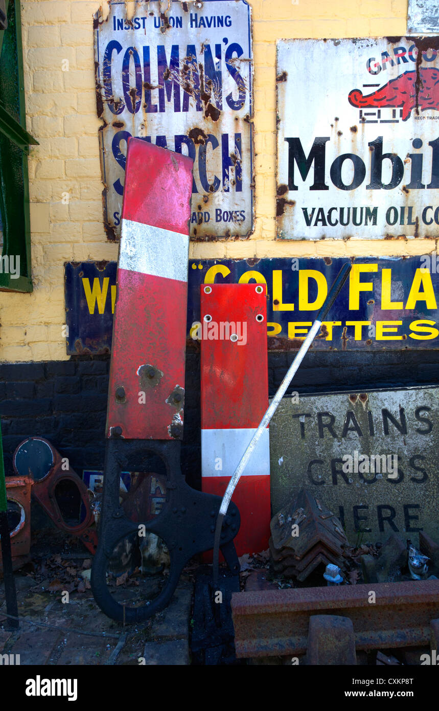Old railway signals hi-res stock photography and images - Alamy