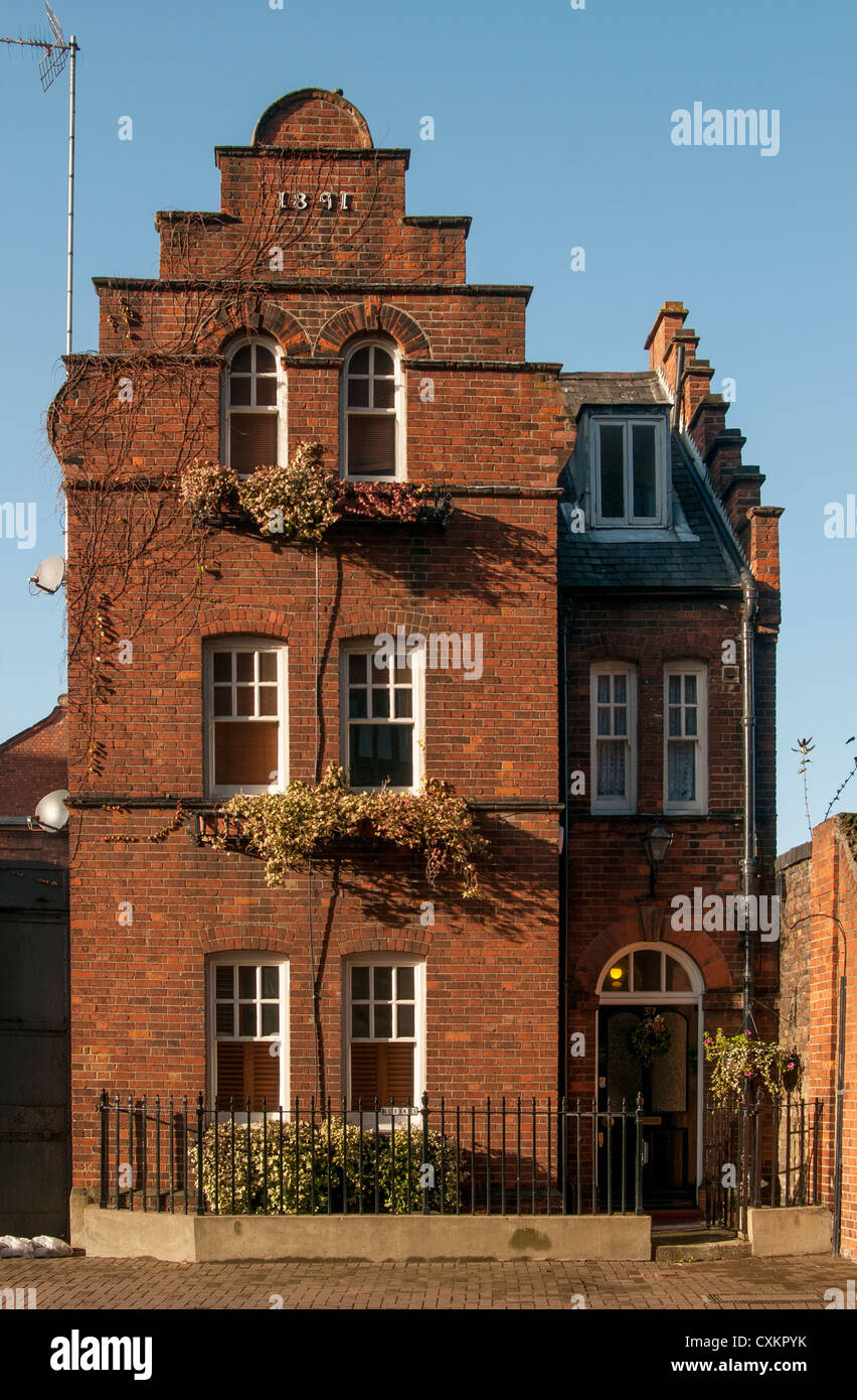 Typical Red-brick House on Wapping Wall, East End of London, England ...