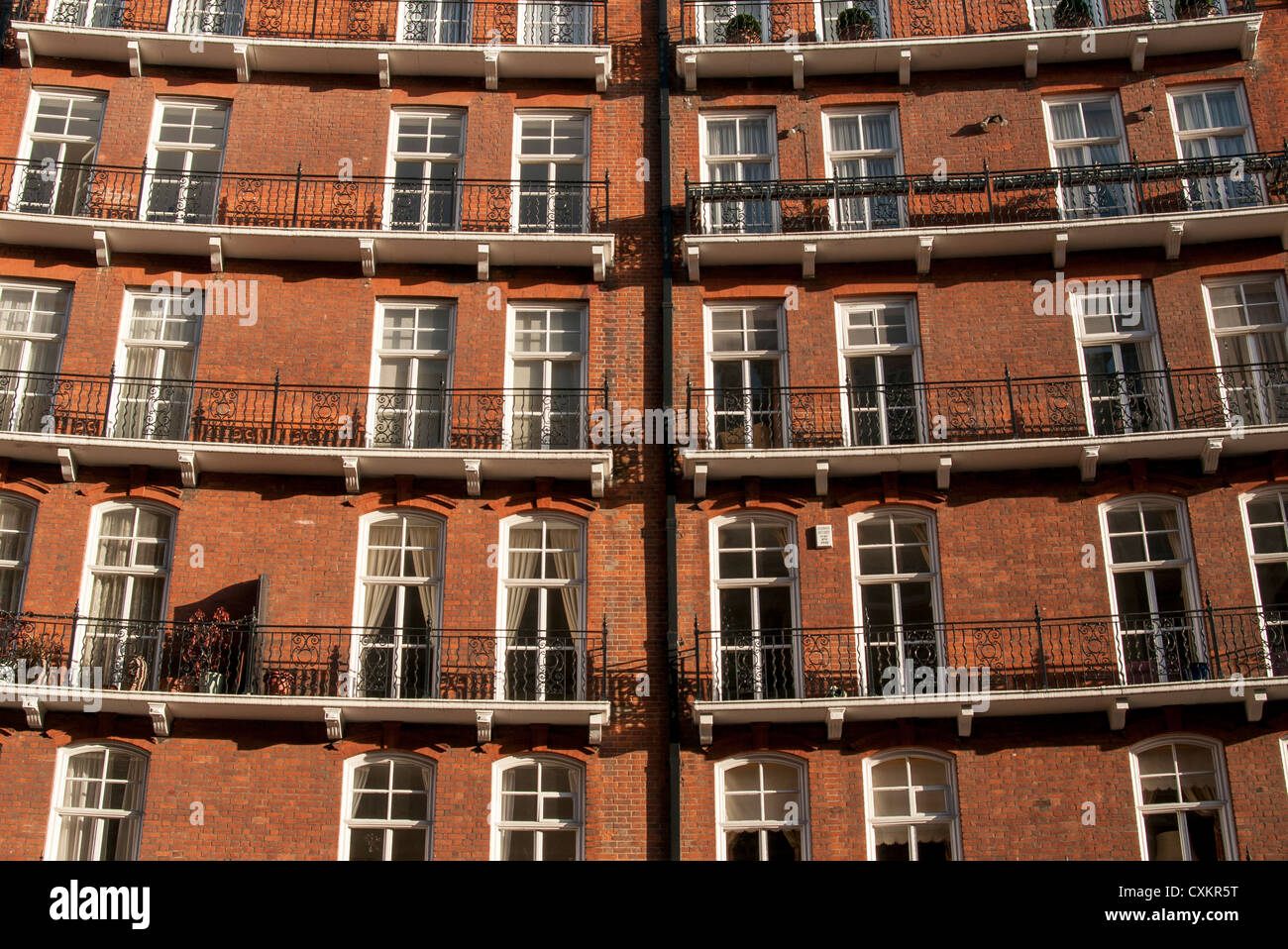 Victorian mansion block, london hi-res stock photography and images - Alamy