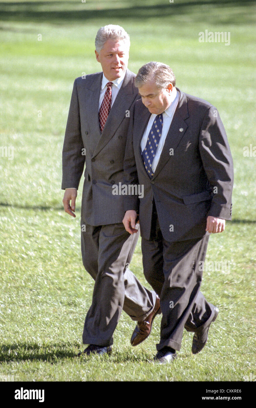 US President Bill Clinton walks with National Security Advisor Sandy ...