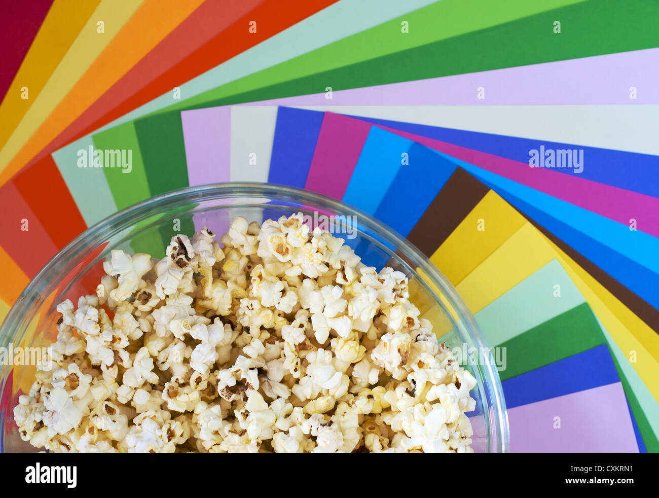 Popcorn in a bowl on colour background Stock Photo - Alamy