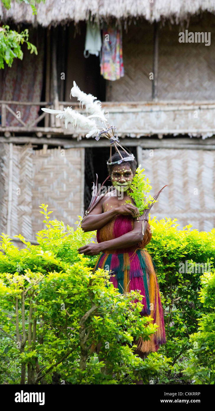 Papua new guinea tribal dress hi-res stock photography and images - Alamy