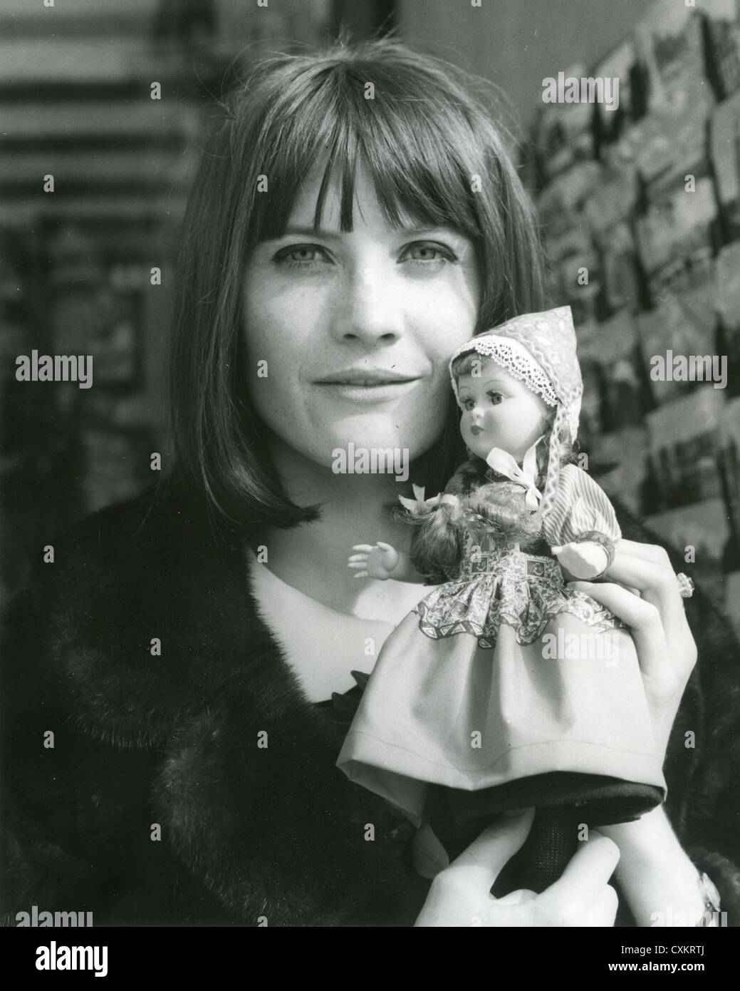 SANDIE SHAW UK pop singer in Holland in 1964 Stock Photo - Alamy