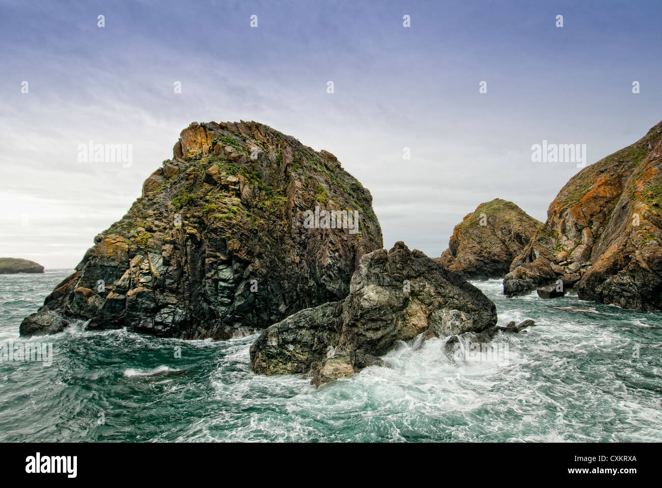 Mullion cove cornwall hi-res stock photography and images - Alamy