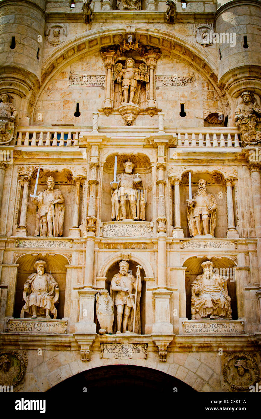 Medieval cityscapes hi-res stock photography and images - Alamy