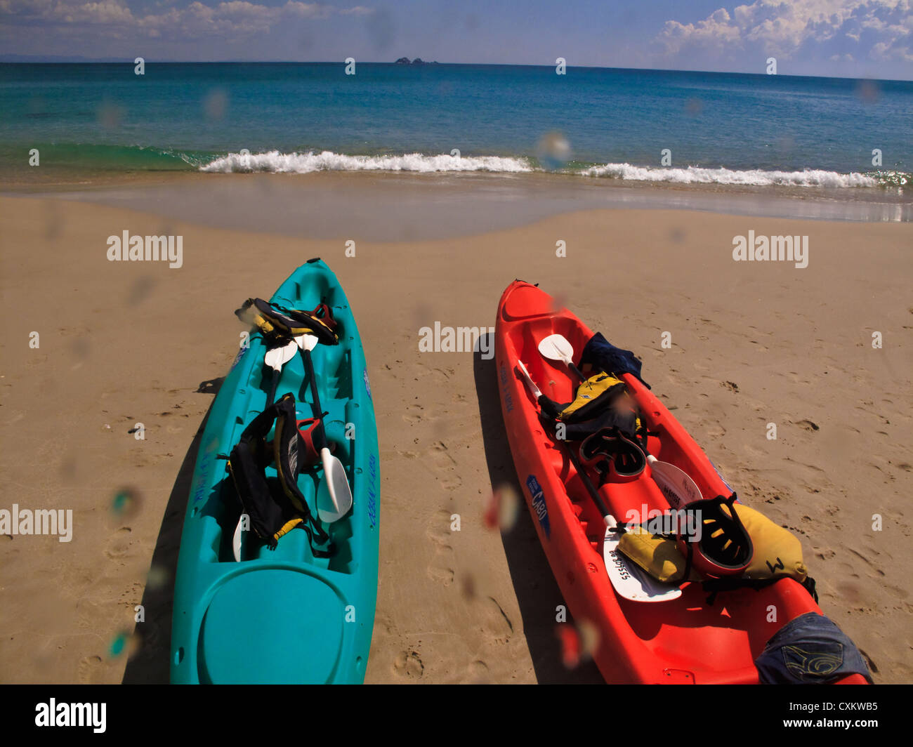 Two kayaks on beach hi-res stock photography and images - Alamy