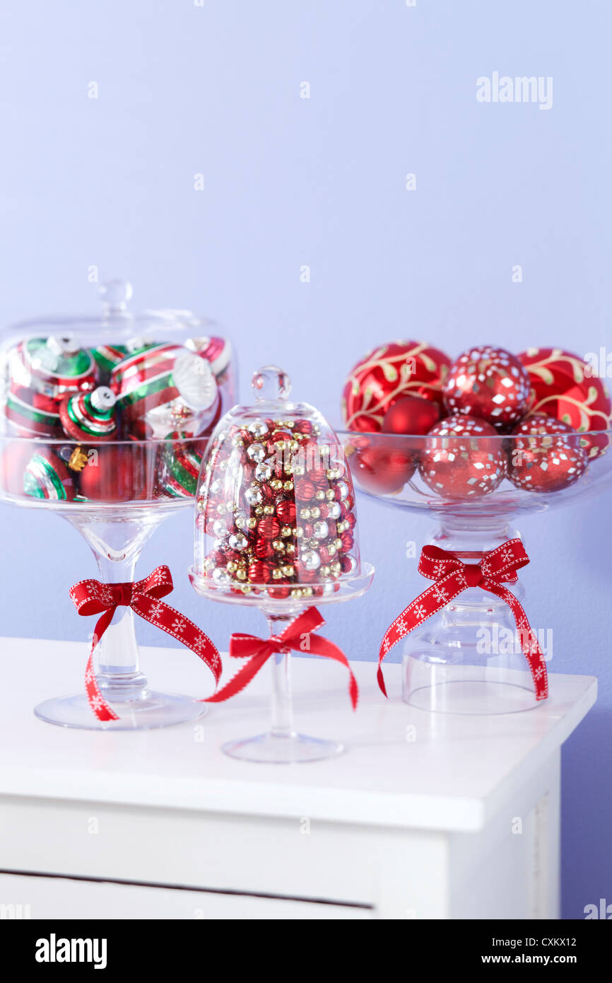 Cake stand dome hi-res stock photography and images - Alamy