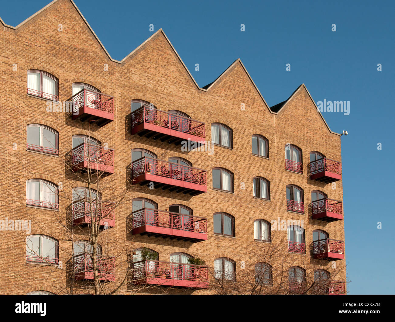 Wapping wall hi-res stock photography and images - Alamy