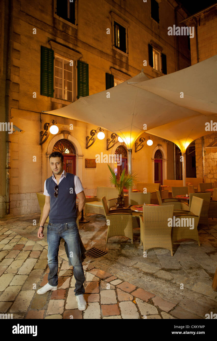 Outside bar hi-res stock photography and images - Alamy