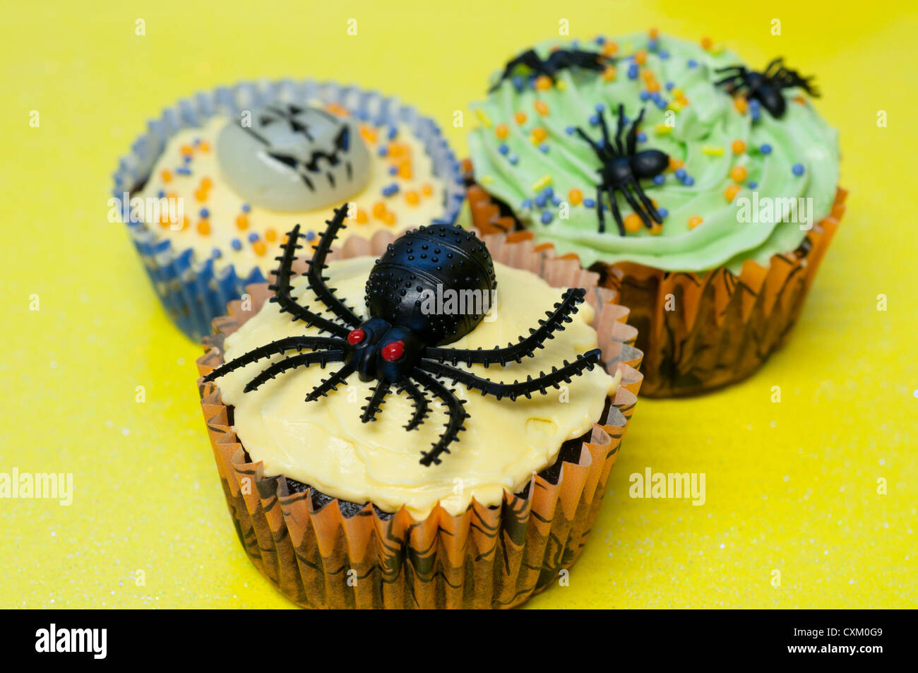 Halloween spider cupcakes Stock Photo - Alamy