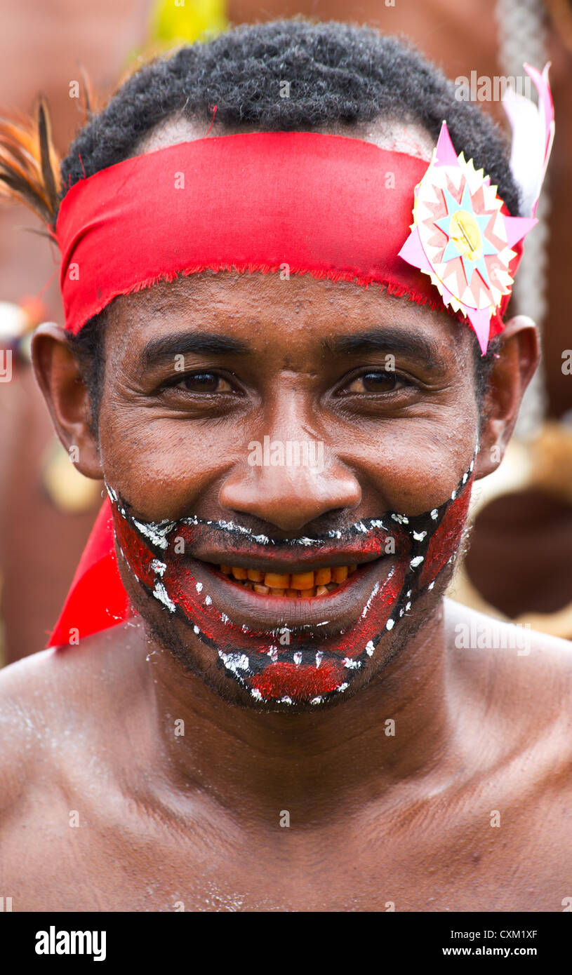 Man dressed in traditional tribal outfit for the Goroka Show, an annual ...