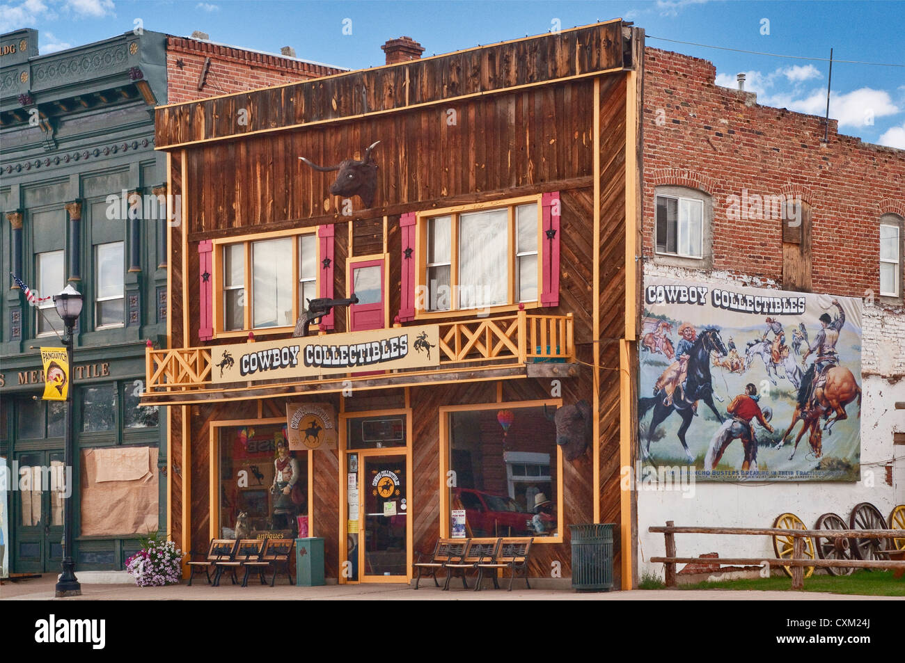 Building facade souvenir shop hi-res stock photography and images - Alamy