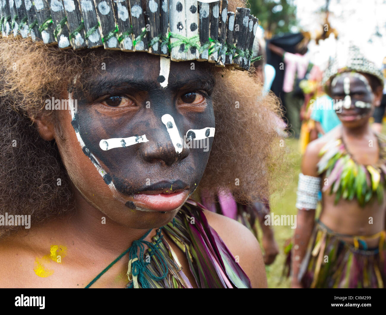 Papua new guinea tribal costume child hi-res stock photography and ...
