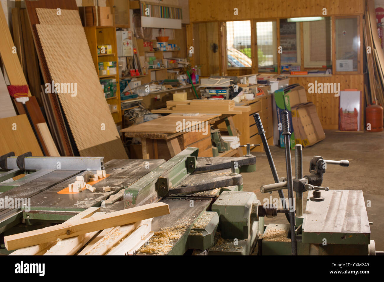 Traditional carpenter workshop with its wealth of tools and wood Stock ...