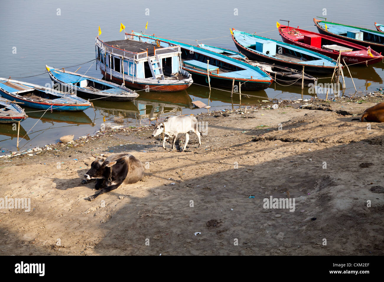 Varanasi boat hi-res stock photography and images - Alamy