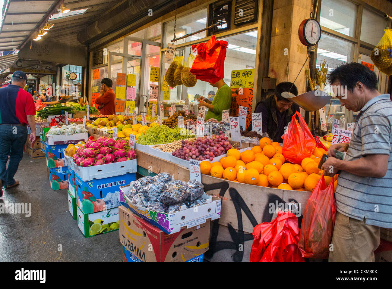 New York, NY, USA, Man Shopping, Chinese Food Store Display, on Street ...