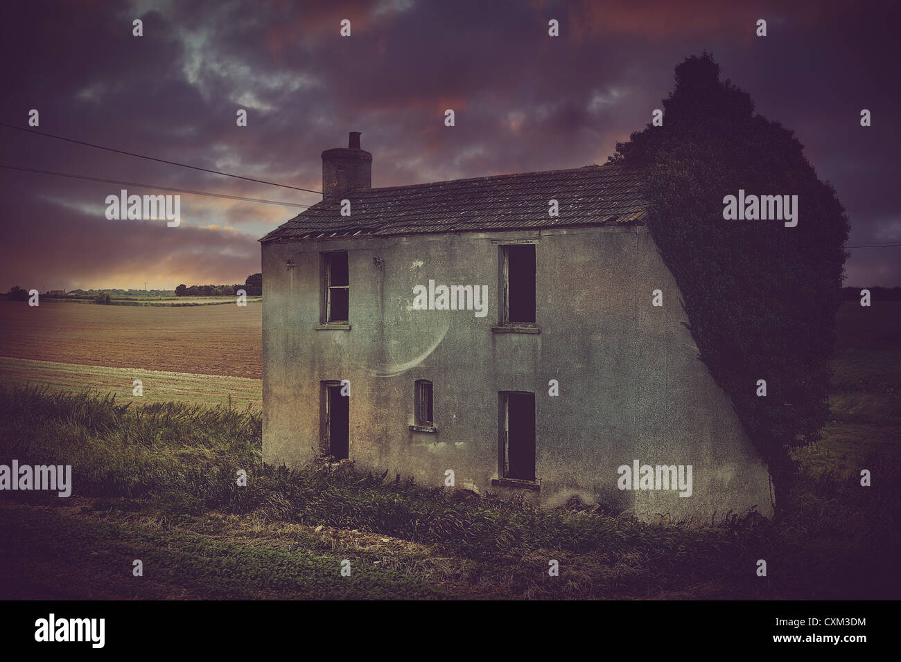 Empty home exterior uk hi-res stock photography and images - Alamy