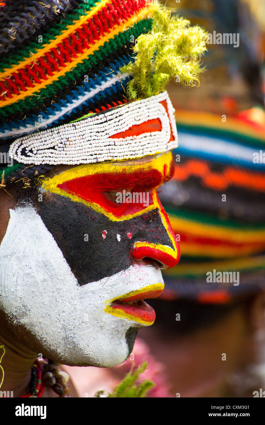 Traditional face painting papua new hi-res stock photography and images ...