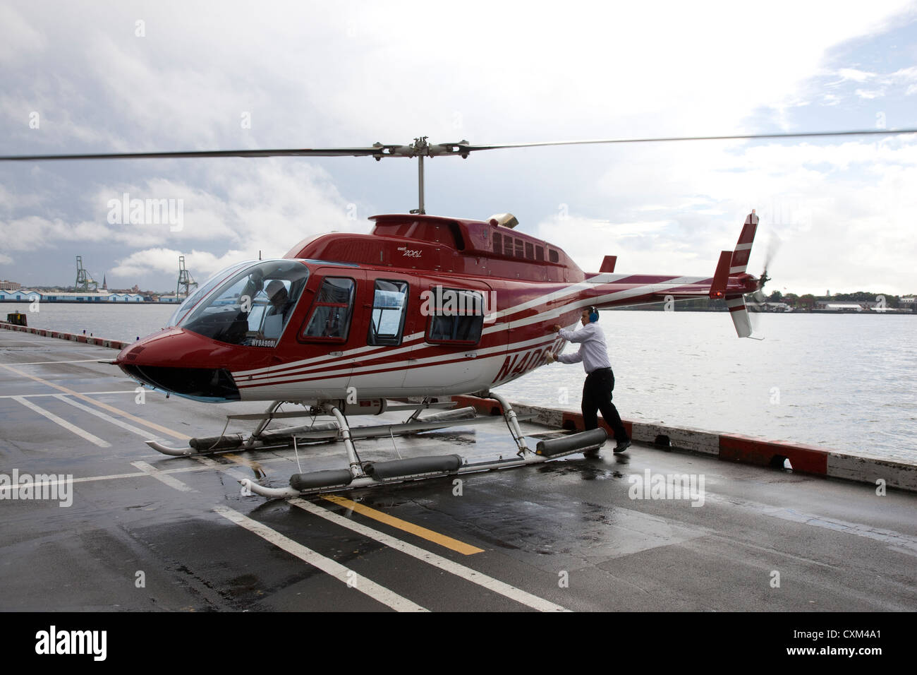 Manhattan heliport usa hi-res stock photography and images - Alamy