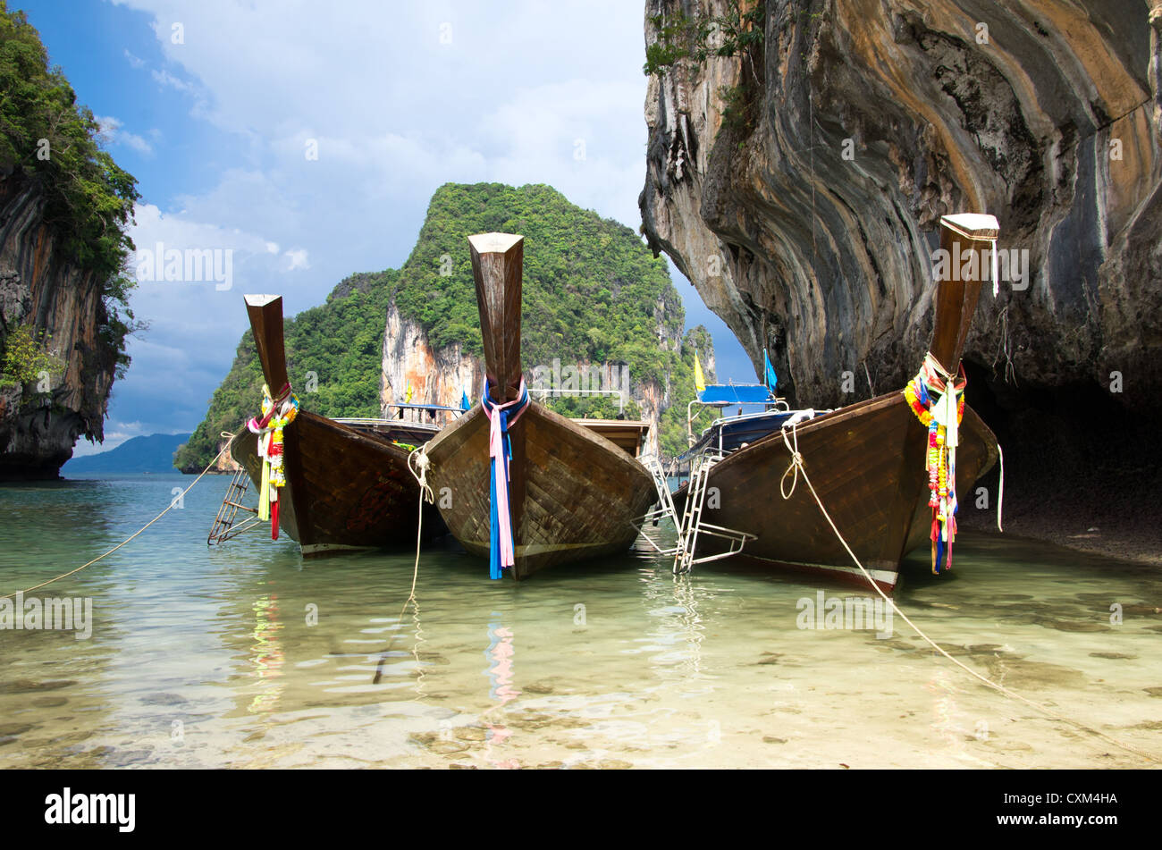boats and islands in andaman sea Thailand Stock Photo - Alamy