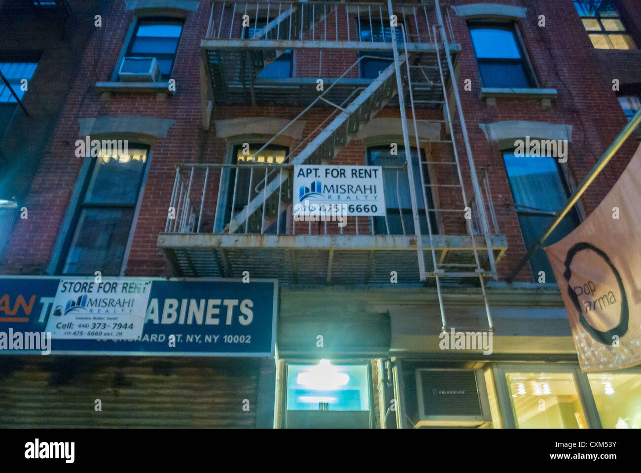 New york city tenement buildings hi-res stock photography and images ...