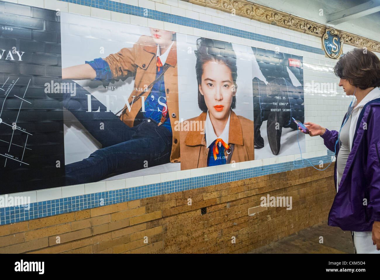Manhattan billboards underground hi-res stock photography and images ...