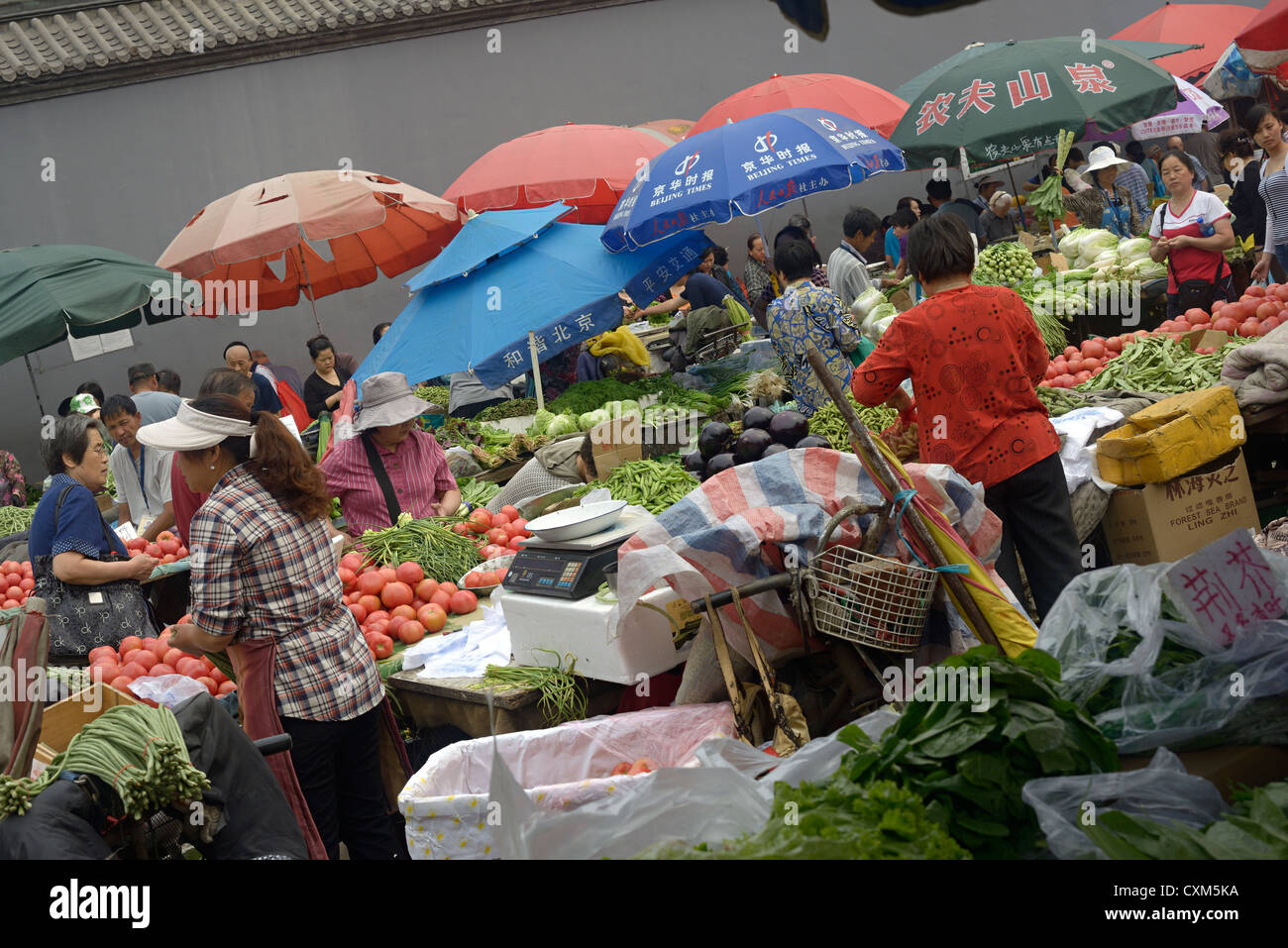 street market beijing china Stock Photo - Alamy