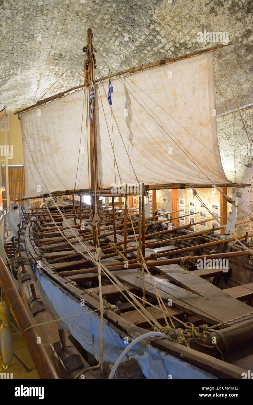 Factual replica of 15th century Minoan Ship in Maritime Museum of Crete ...