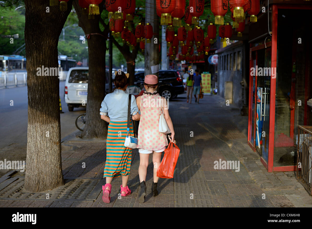 girls walk beijing street china Stock Photo - Alamy