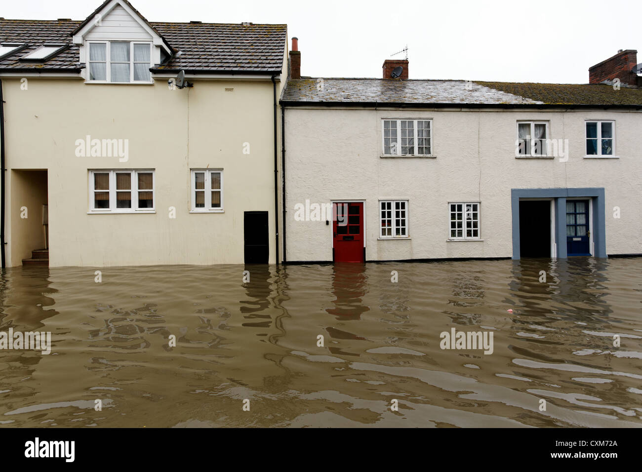 Road flooded uk hi-res stock photography and images - Alamy