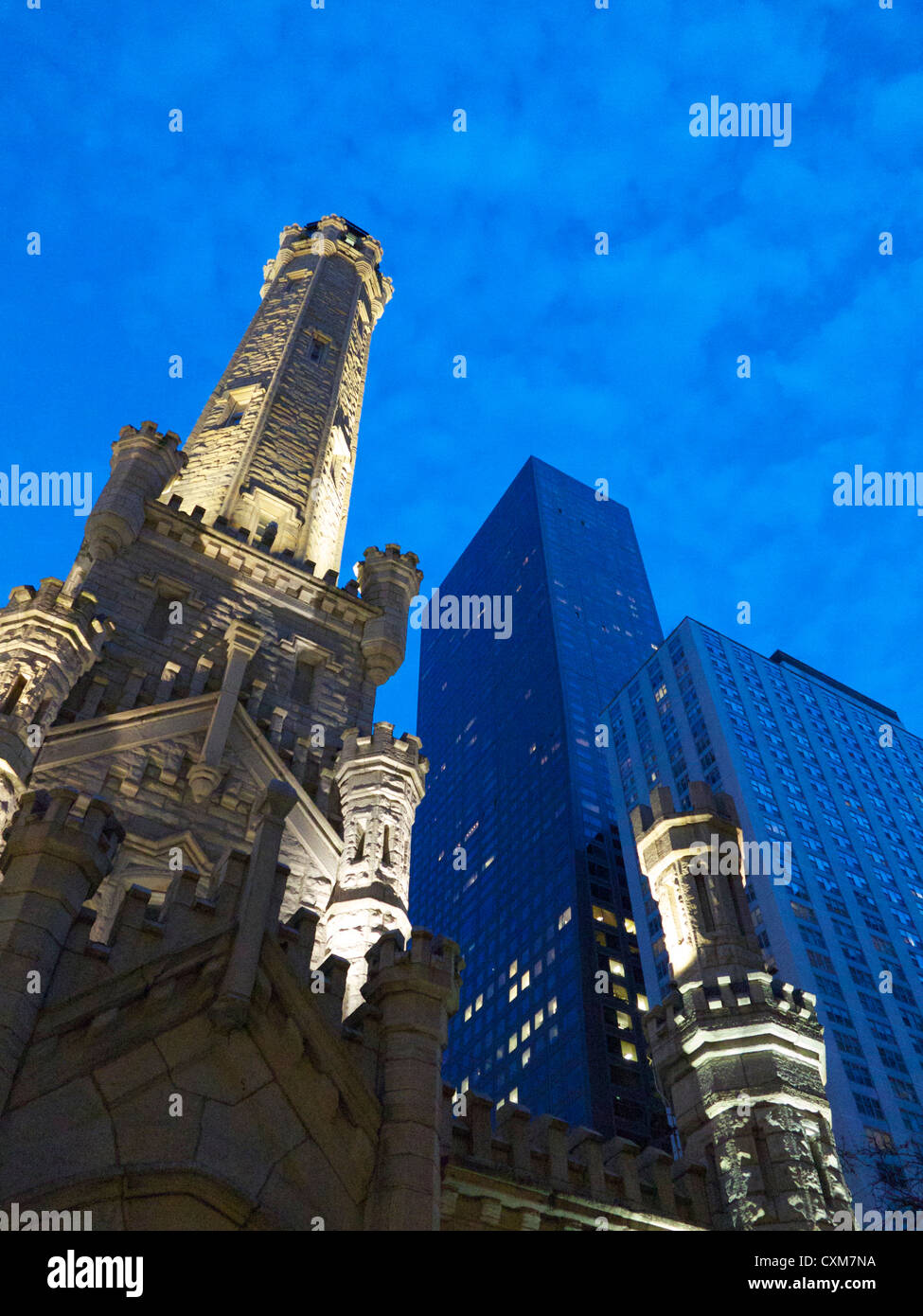 Water tower chicago hi-res stock photography and images - Alamy