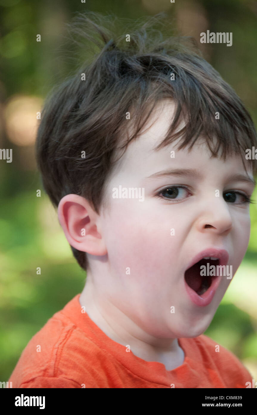 Child yawns hi-res stock photography and images - Alamy
