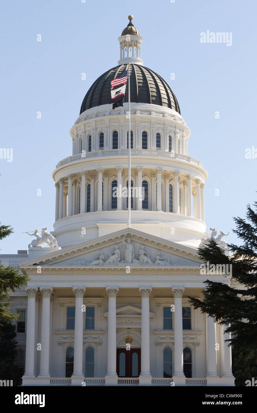 The california state capitol building hi-res stock photography and ...