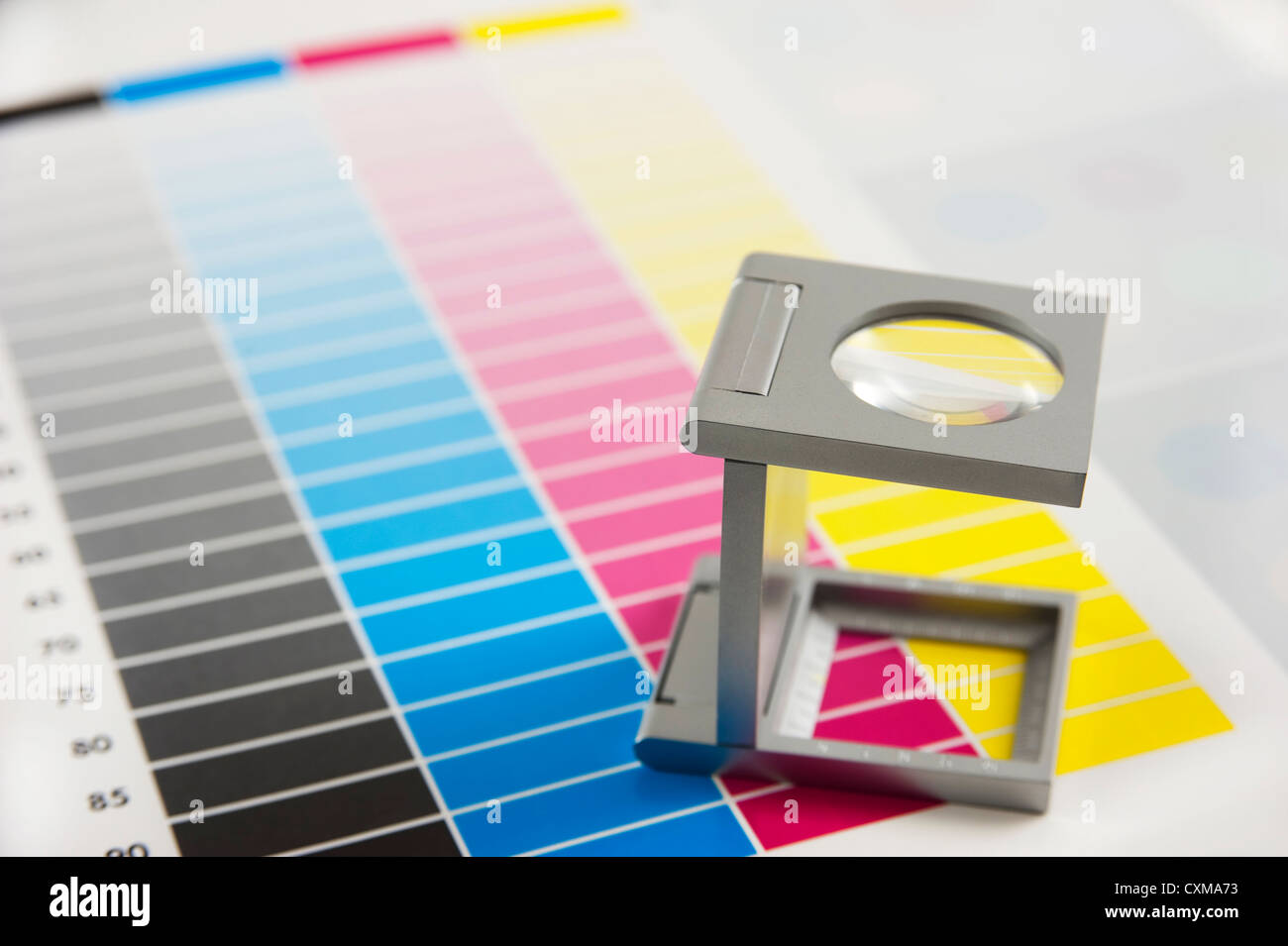 Linen tester magnifying glass hi-res stock photography and images - Alamy