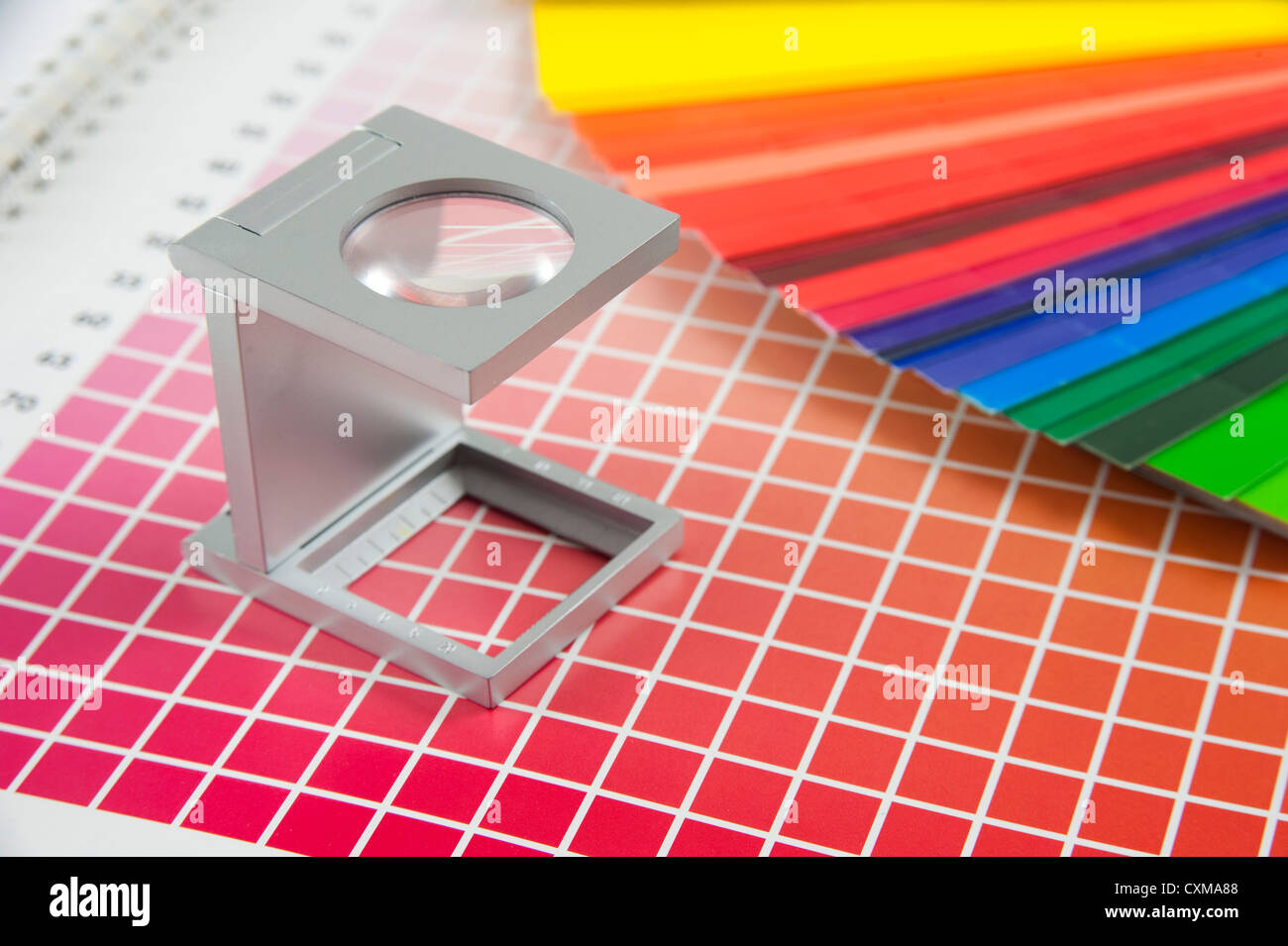 Linen tester magnifying glass hi-res stock photography and images - Alamy