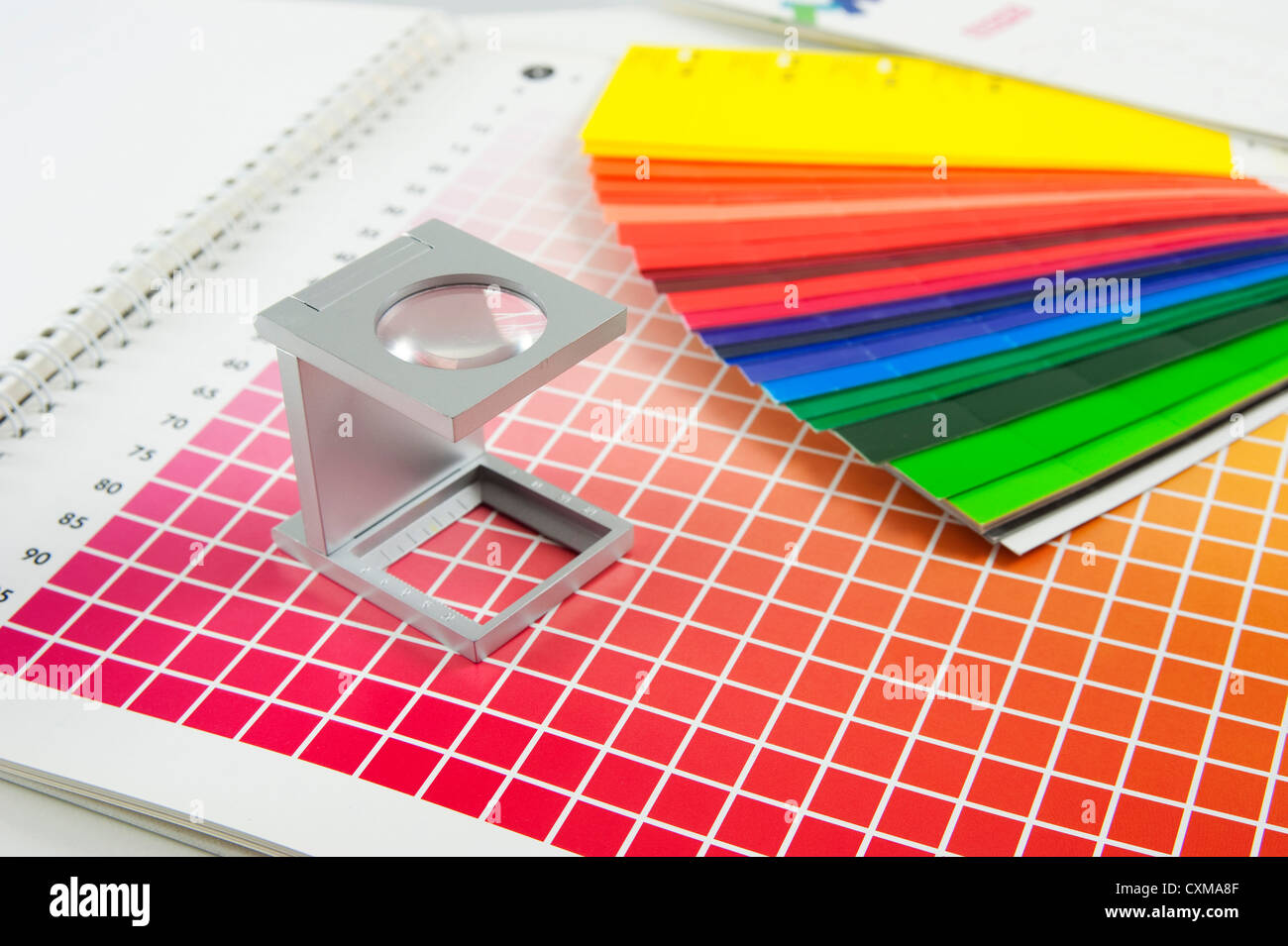 Linen tester magnifying glass hi-res stock photography and images - Alamy