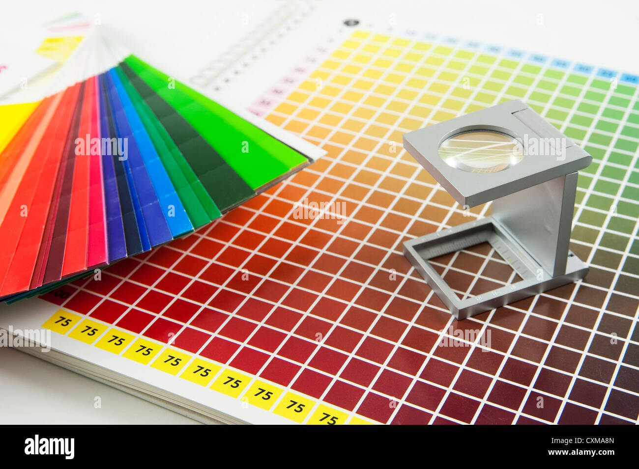 Linen tester magnifying glass hi-res stock photography and images - Alamy